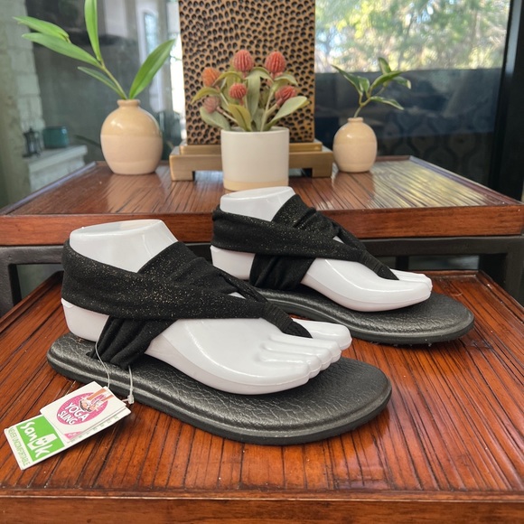 Sanuk | Shoes | Sanuk Yoga Sling 2 Metallic Black Gold Yoga Mat Sandals ...